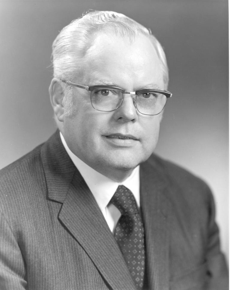 NIHF Inductee James Hillier and Developments in the Electron Microscope